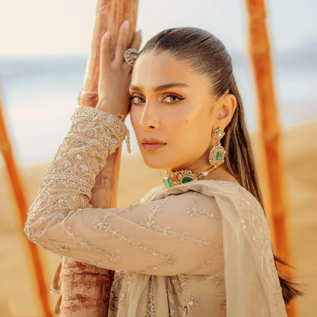 Ayeza Khan Look – á La Couture